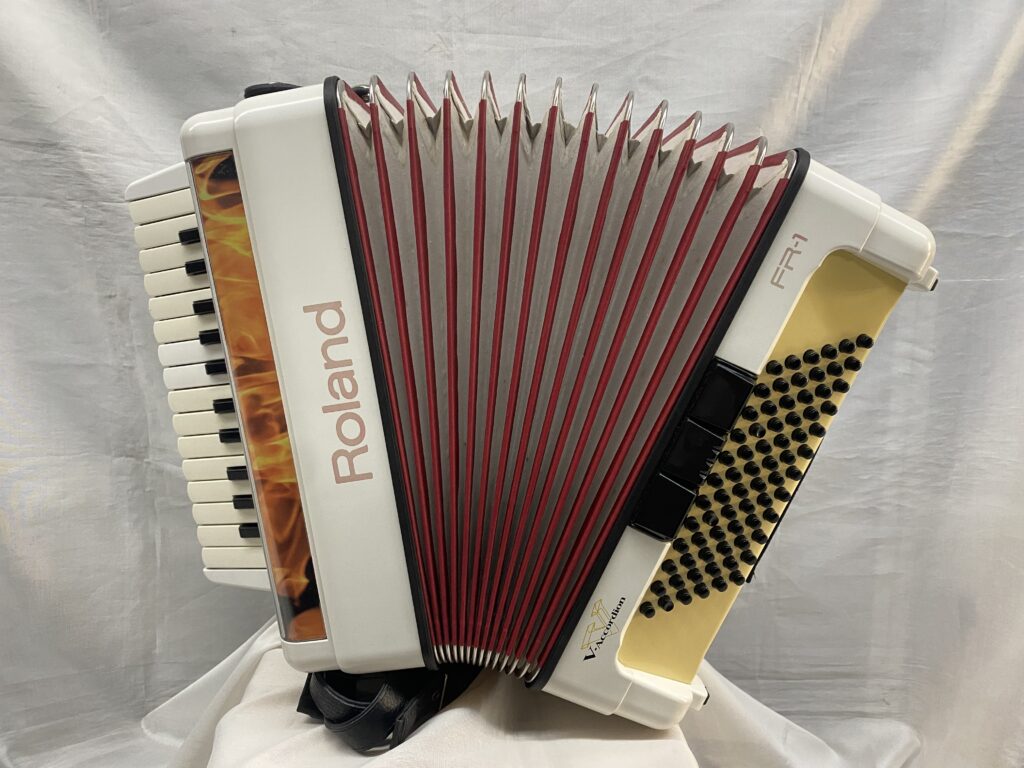 Acordeon Roland Fr-1 V-accordion 72 Baixos - casadoacordeon.com.br