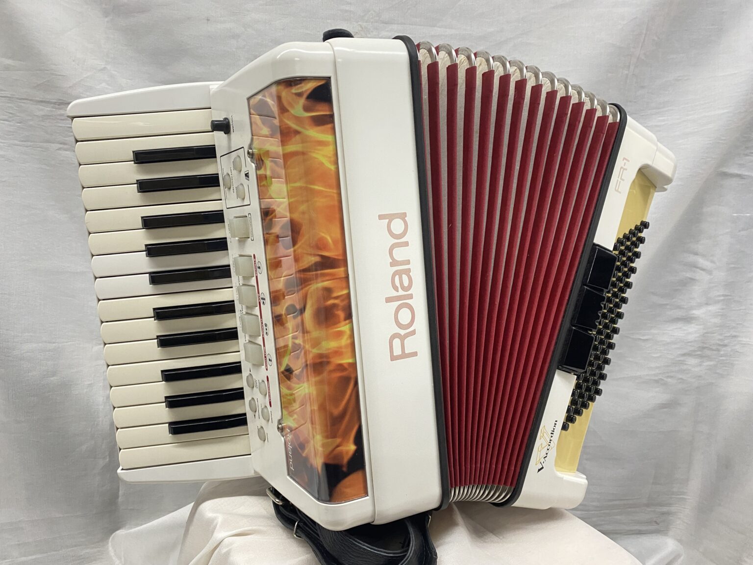 Acordeon Roland Fr-1 V-accordion 72 Baixos - casadoacordeon.com.br
